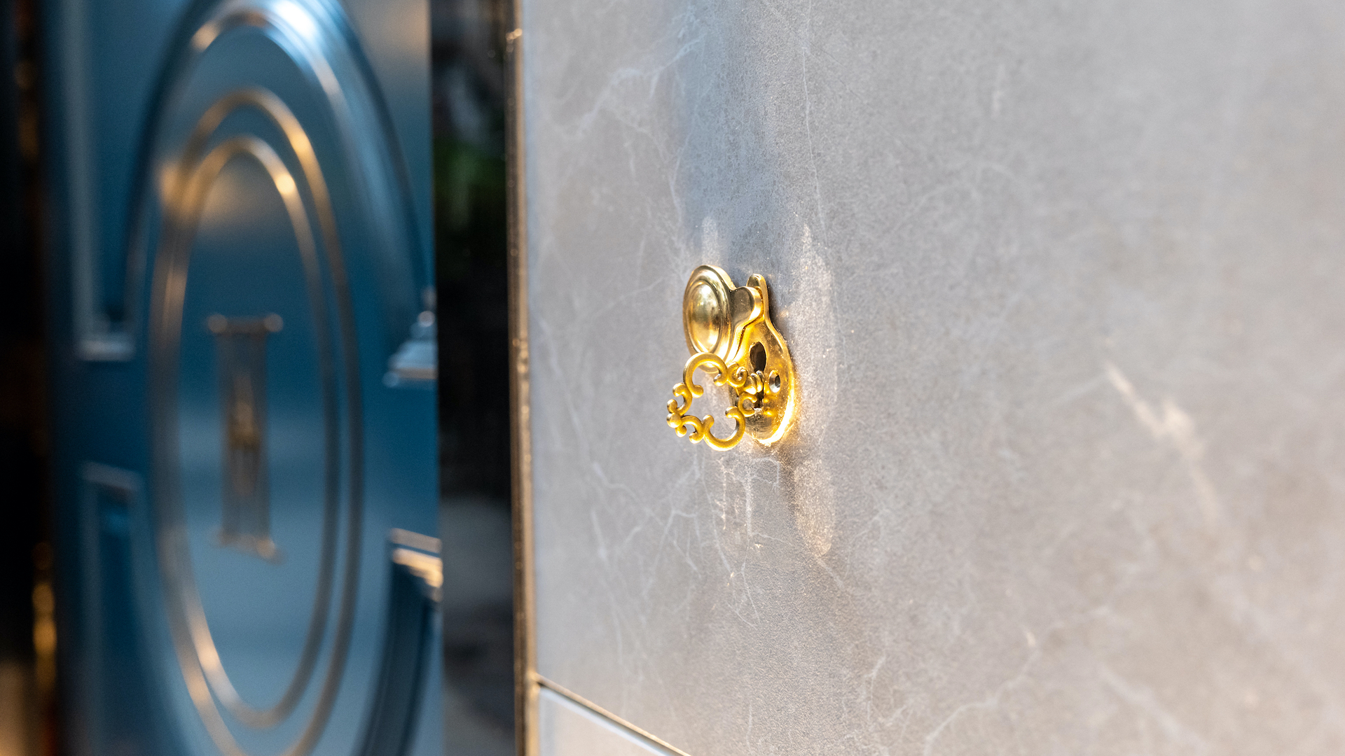 Jonathan Eav Atelier – The Eav's Group